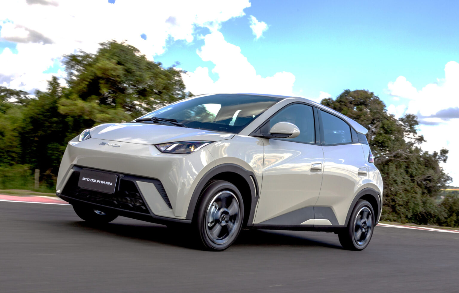 Carro elétrico PCD: BYD Dolphin Mini chega a partir R$ 99.800